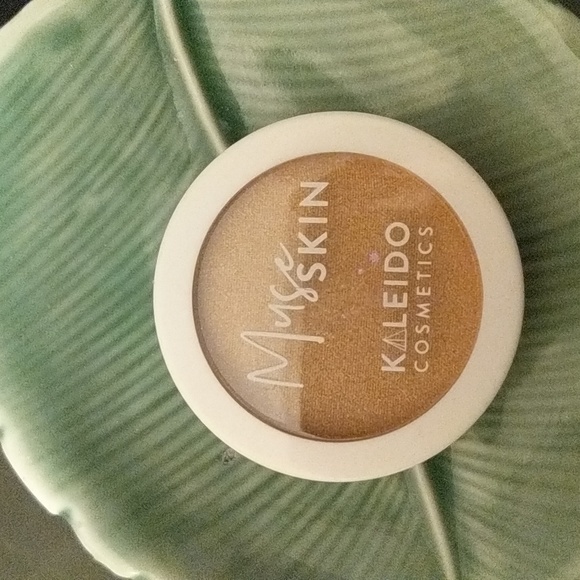 Kaleido Cosmetics | Makeup | Ulta Fine Pearl Illuminator | Poshmark